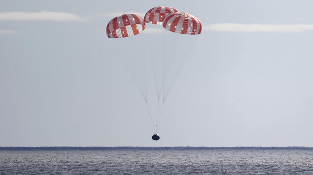 Le vaisseau spatial Orion de retour sur Terre au terme de la mission ...