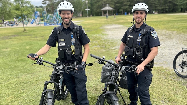 Des policiers de Sherbrooke se déplaceront à vélo cet été | Radio-Canada