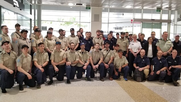 Les premiers pompiers canadiens de premières lignes sont arrivés en ...