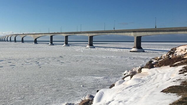 Le pont de la Confédération passe à 47,75 $ par voiture | Radio-Canada.ca
