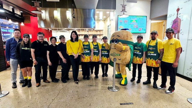 Filipino food franchise Potato Corner binuksan ang unang branch sa ...