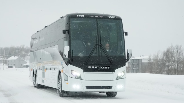 Le nouvel autocar H3-45 de Prévost, très demandé | Radio-Canada