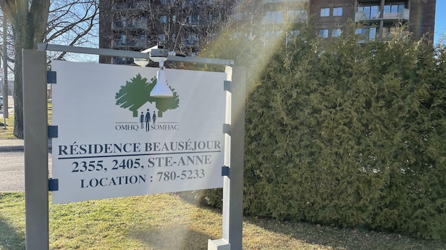 Cinquième mois sans ascenseur au Domaine Beauséjour | Radio-Canada