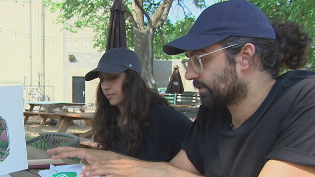 Les artistes Reza et Sabba Rezaï signent la bière 340 | Info | Radio-Canada