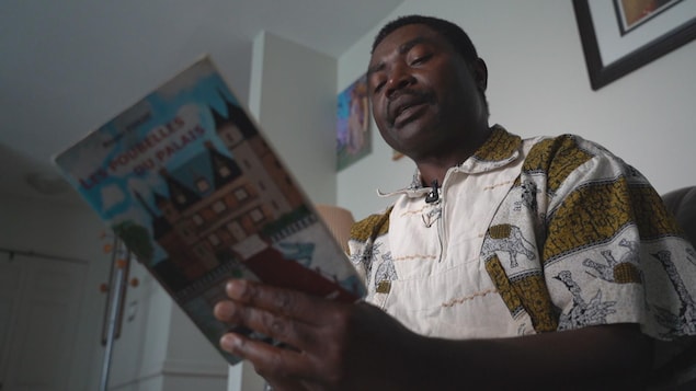 Cinq questions à l’auteur albertain Roger Fodjo | Radio-Canada