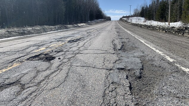 Voyez l’une des routes les plus endommagées du Québec : la route 113 à ...