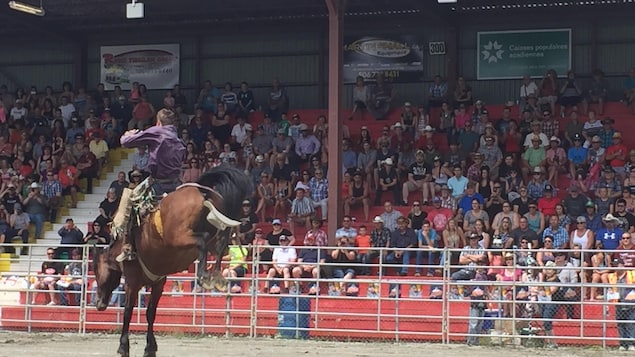 Le rodéo au coeur du Festival western de Saint-Quentin | Radio-Canada