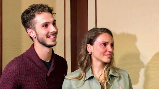 Samuel Girard et Kasandra Bradette accrochent leurs patins | Radio-Canada