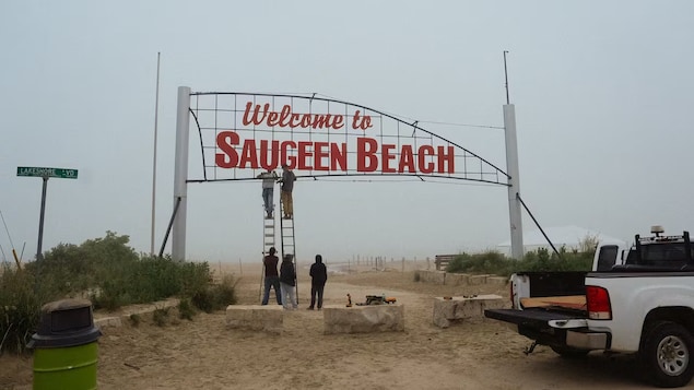 Welcome sign ng Sauble Beach binago para ipakita na ito ay pagmamay-ari ...