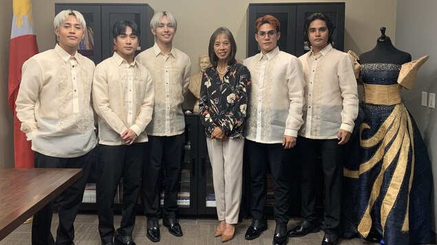 SB19 binisita ang konsulado ng Pilipinas sa Vancouver | Radio-Canada.ca