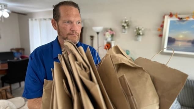 Walmart, LCBO are the latest retailers to embrace single-use paper bags ...