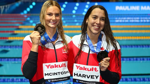 Summer McIntosh nanalo ng pangalawang ginto sa swimming world ...