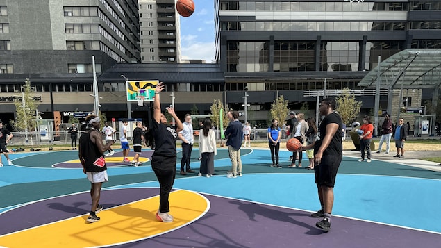 Un terrain de basketball communautaire inauguré dans le centre-ville de ...