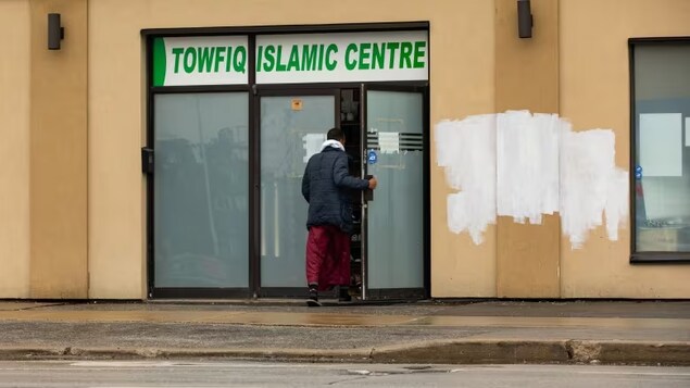 Toronto police probe suspected hate crime after graffiti sprayed on ...