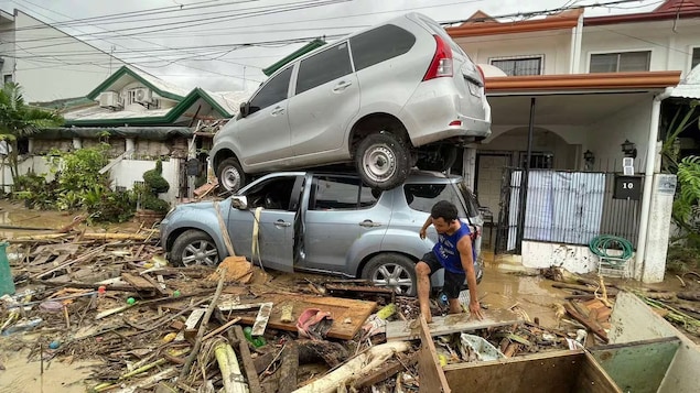 Hindi bababa sa 26 patay matapos dumaan ang Typhoon Kalmaegi sa ...