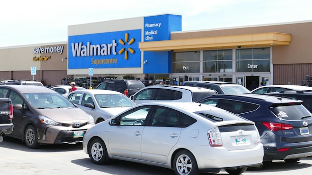 Walmart met fin à la vente de machettes au Canada après des pressions ...