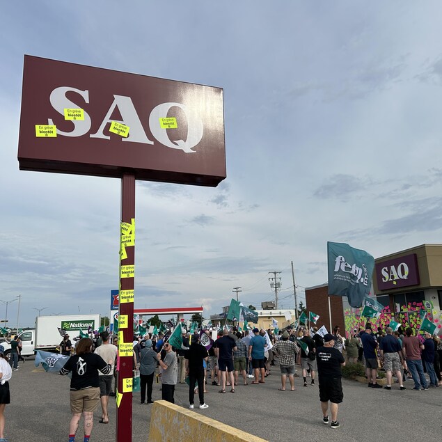 Entente à la SAQ à un mois des Fêtes | Brève | Radio-Canada