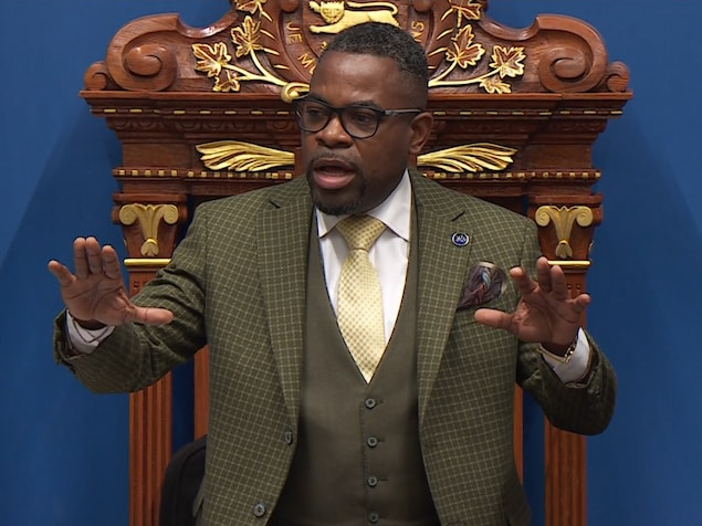 La balloune de la discorde à l’Assemblée nationale | Brève | Radio-Canada