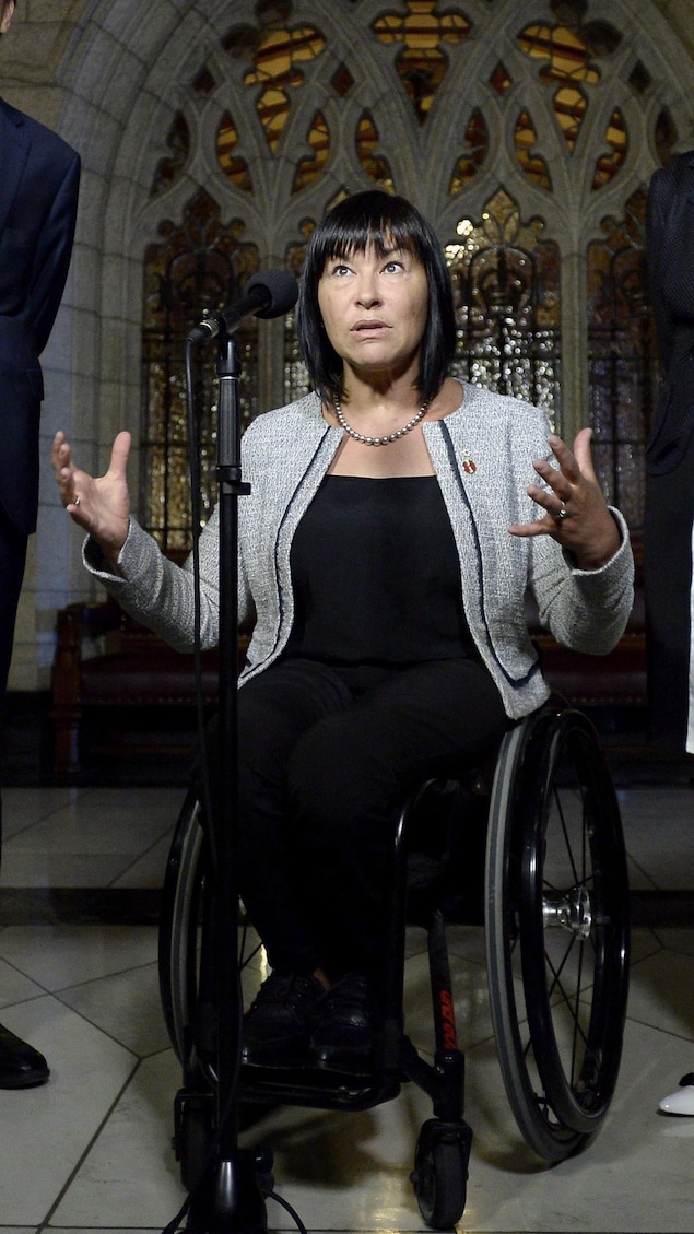 Après une chute, Chantal Petitclerc dénonce l’état des trottoirs | En ...