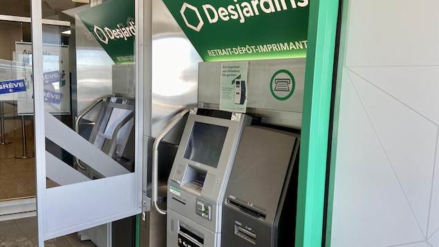 Fermeture de 30 % des points de service et guichets automatiques chez ...