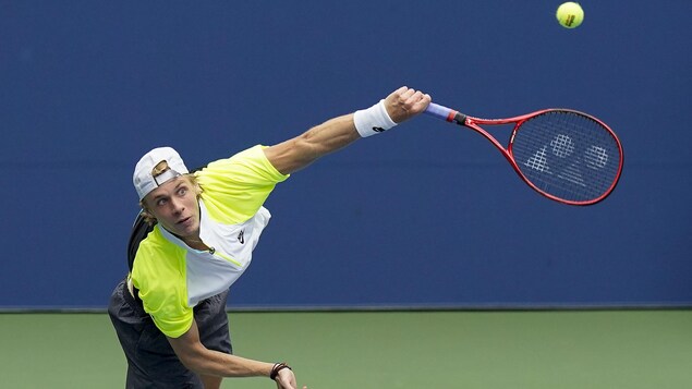 Denis Shapovalov accède au deuxième tour à Flushing Meadows | Radio-Canada