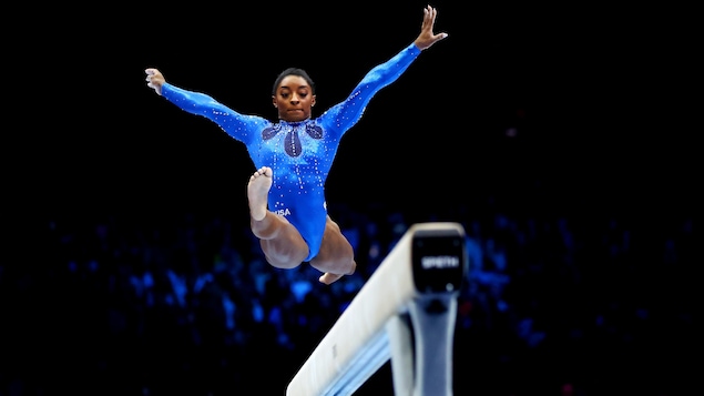 Simone Biles reprend sa couronne de reine de la gymnastique | Radio-Canada