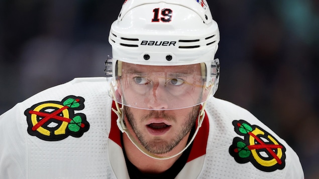 Le hockeyeur franco-manitobain Jonathan Toews prend sa retraite | Radio ...