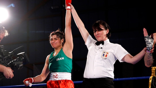 La boxeuse iranienne Sadaf Khadem gagne son premier combat et marque l ...