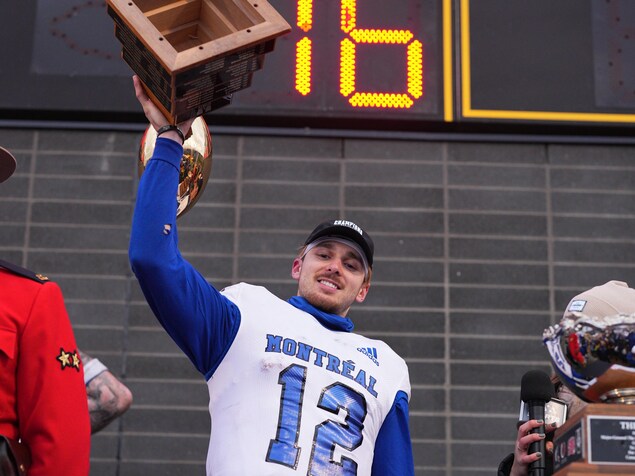 Les Carabins sont les champions de la Coupe Vanier | Brève | Radio-Canada