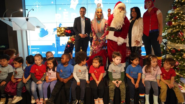 Le centre-ville de Montréal renoue avec son traditionnel défilé du père ...