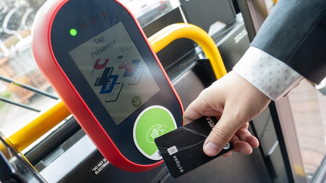 OC Transpo lance son nouveau système de paiement par carte de crédit ...