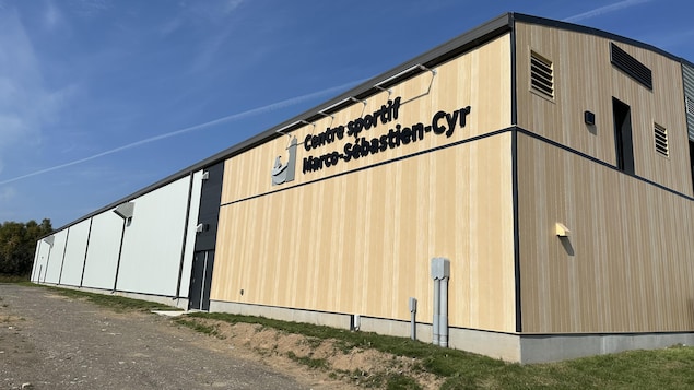 Port-Daniel-Gascons inaugure son nouveau complexe sportif | Radio-Canada