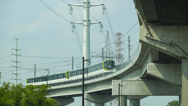 Inauguration du REM : « On dépassait les voitures! » | Radio-Canada