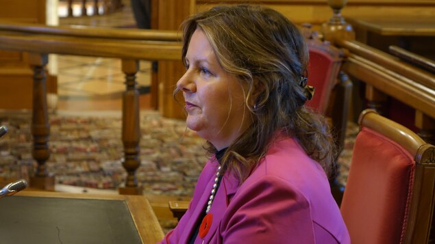 La Dre Jennifer Russell défend la gestion de la pandémie par le ...