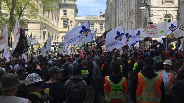Manifestation monstre de travailleurs à Québec | Radio-Canada.ca