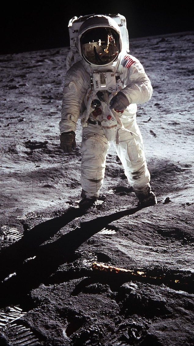 Il y a 55 ans, un (premier) humain sur la Lune | Brève | Radio-Canada