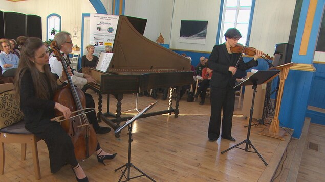 La chapelle Saint-Cyriac inaugurée par la musique de la violoniste ...