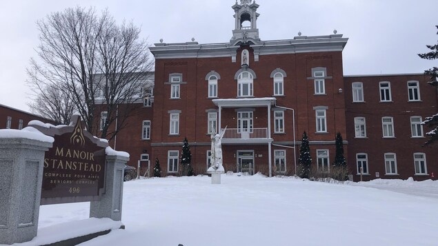 Nouveau confinement volontaire pour les employés du Manoir Stanstead ...