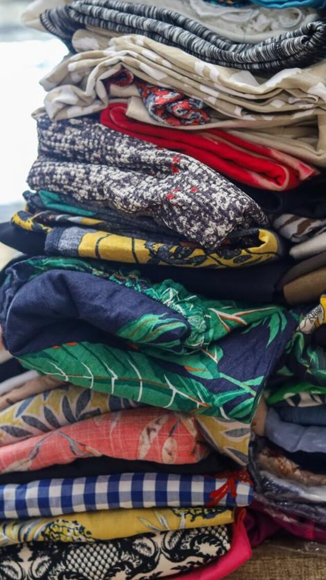 Avoir moins de vêtements, le vrai geste écologique | Brève | Radio-Canada