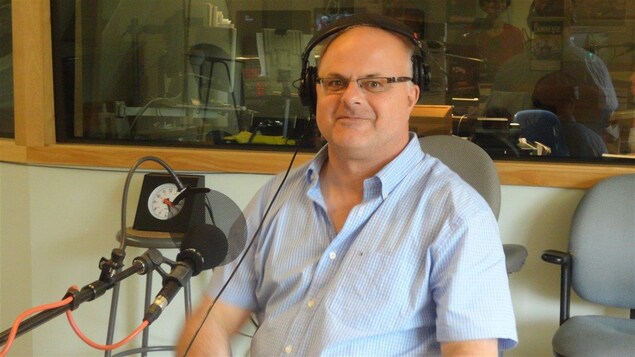 Michel Doucet recueille les explications de l'historien Maurice Basque ...