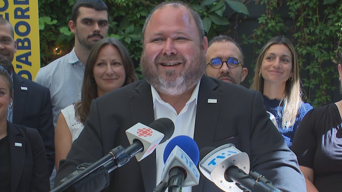 Des promesses jusqu’en 2037 pour Claude Villeneuve | Radio-Canada