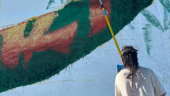 Une fresque murale à Osoyoos rend hommage aux cueilleurs de fruits ...