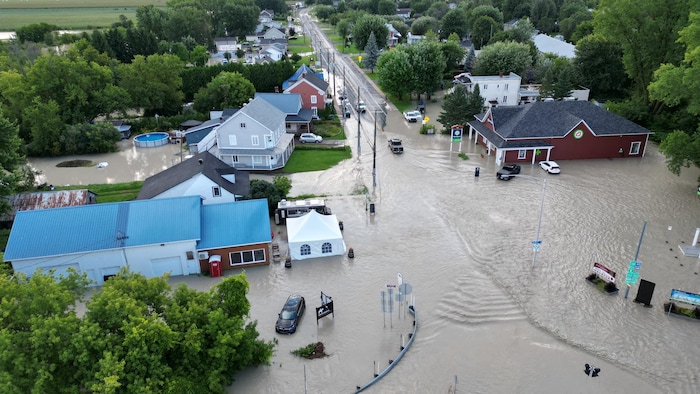Pluies torrentielles : un disparu et des routes endommagées | Radio-Canada