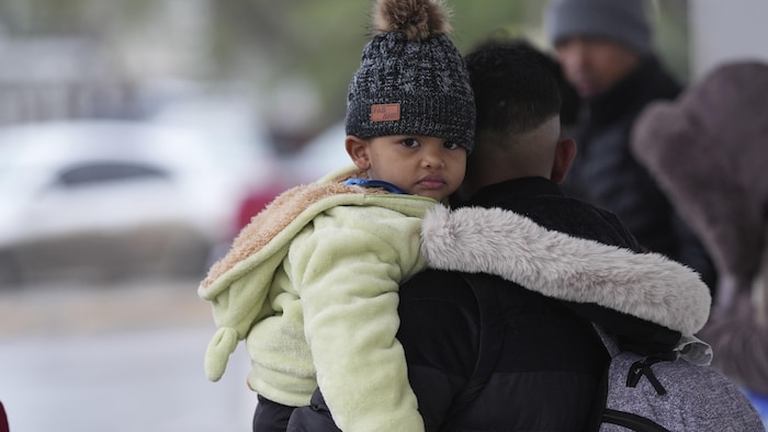 La Cour suprême autorise Trump à révoquer le statut légal de plus de 500 000 immigrants | Radio ...