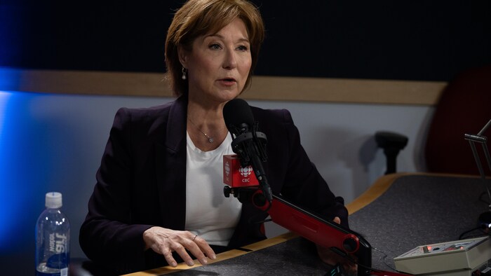 Christy Clark « envisage sérieusement » de briguer la direction du ...