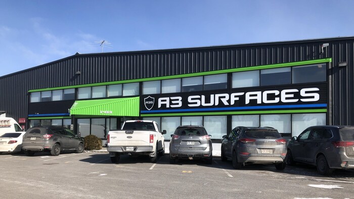 L’entreprise régionale A3 Surfaces va de l’avant malgré ses difficultés financières | Radio-Canada