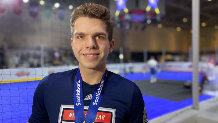 Première coupe de la Fierté : la LNH promeut l’inclusivité dans son ...