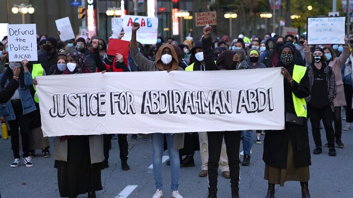 Le prix à payer pour défendre Abdirahman Abdi | Radio-Canada