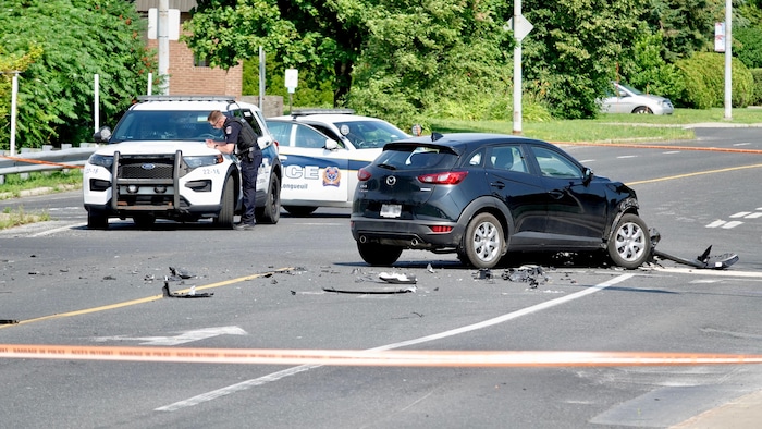Deux policiers et un citoyen blessés dans une collision à Brossard ...