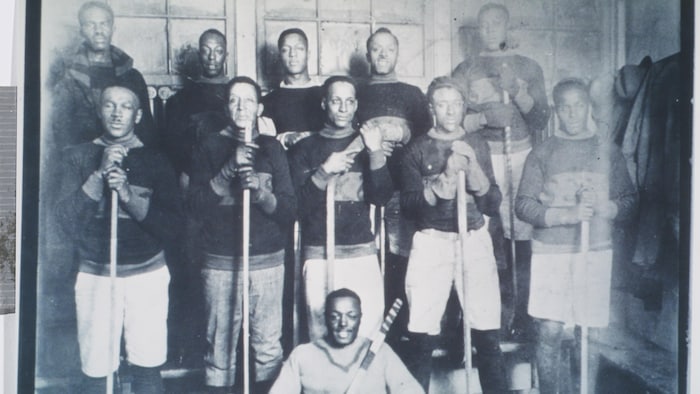 Mois de l'histoire des Noirs : les hockeyeurs afro-canadiens célébrés à ...